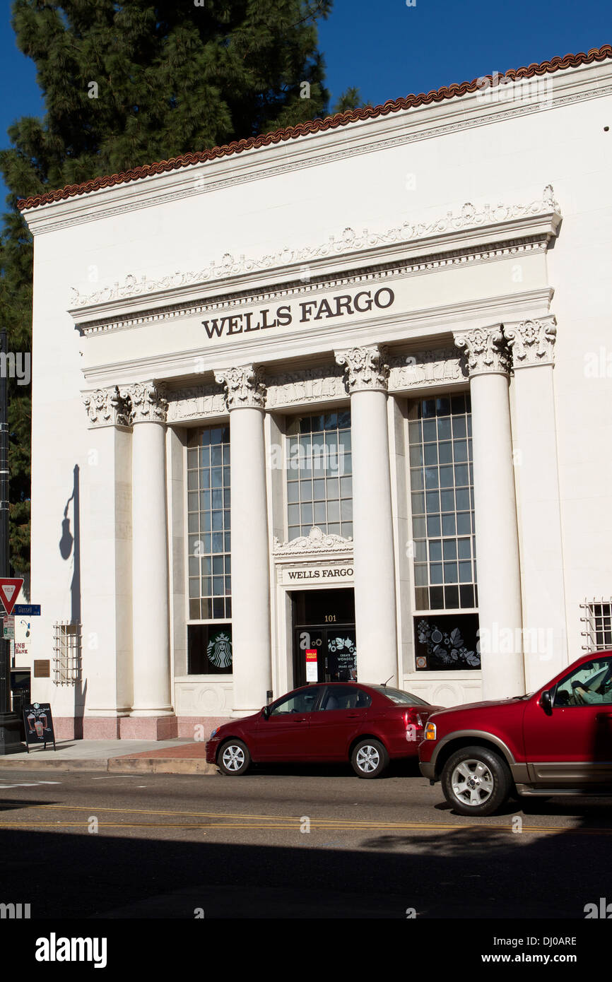 The exterior of the Wells Fargo Bank building in Old Towne Orange ...