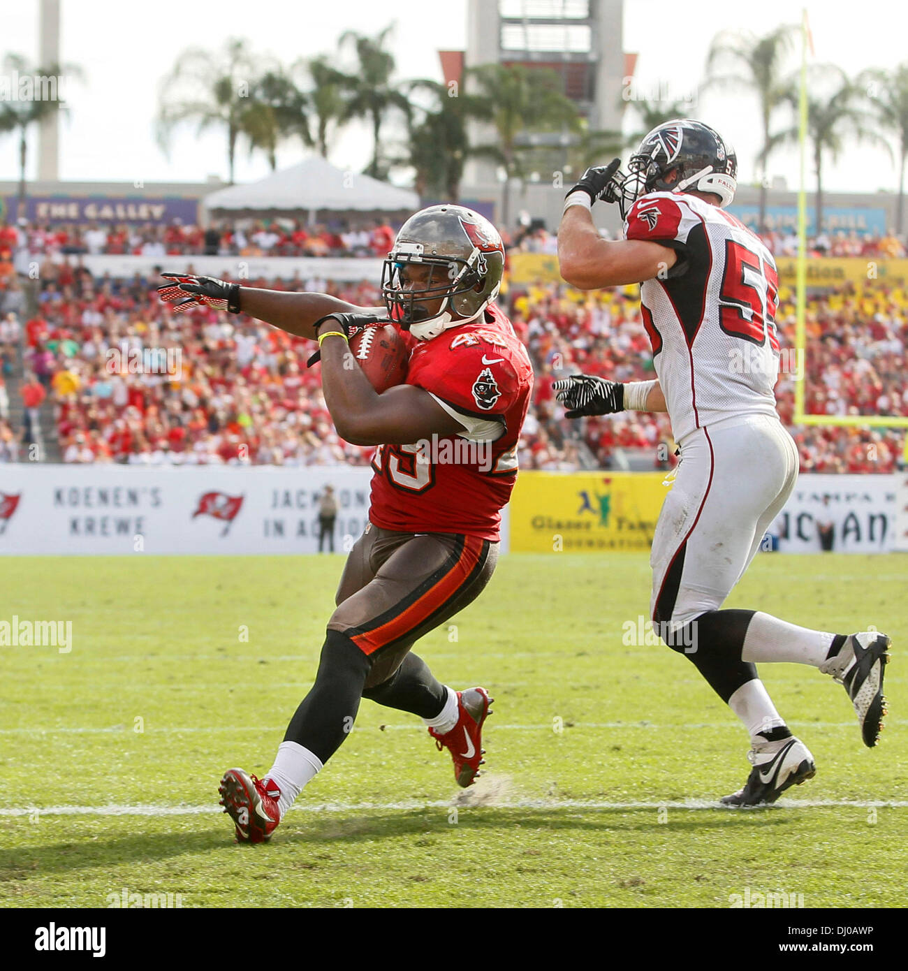 Tampa, Florida, USA. 17th Nov, 2013. Tampa Bay Buccaneers running back ...
