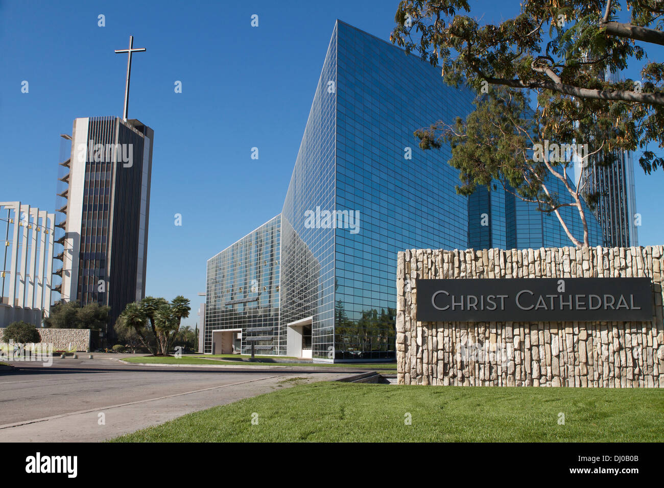 Crystal cathedral cross hi-res stock photography and images - Alamy