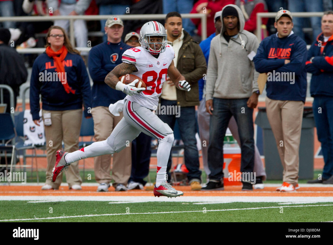Champaign, Illinois, USA. 16th Nov, 2013. Chris Fields (80) runs for a ...