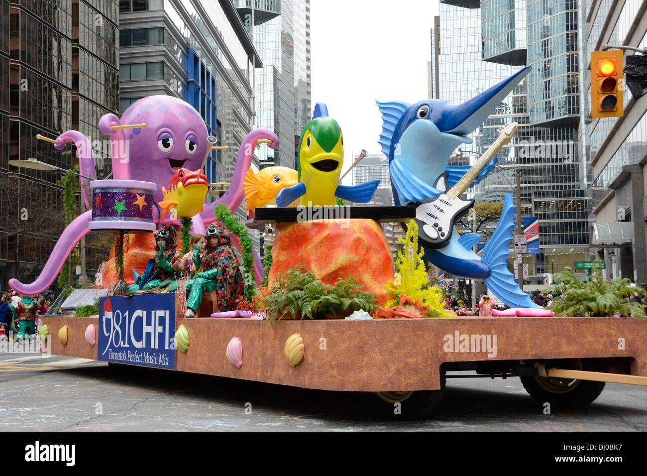 Toronto, Canada. 17th Nov 2013. 98.1 CHFI sea animals themed float ...