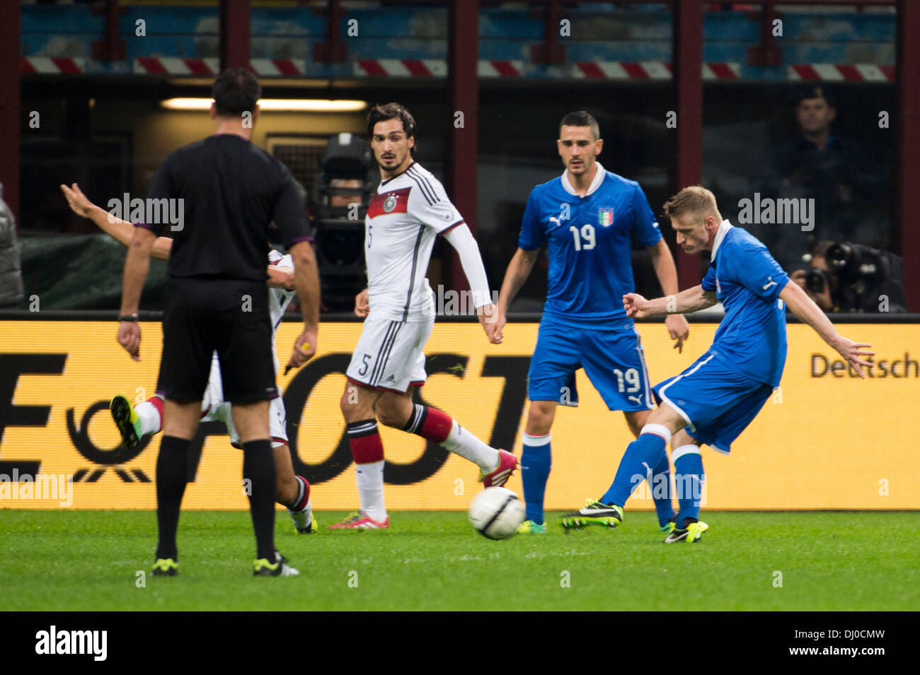 Soccer equalizer hi-res stock photography and images - Alamy