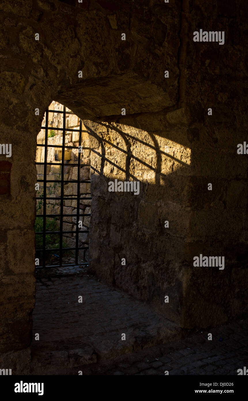 Dungeon bars hi-res stock photography and images - Alamy