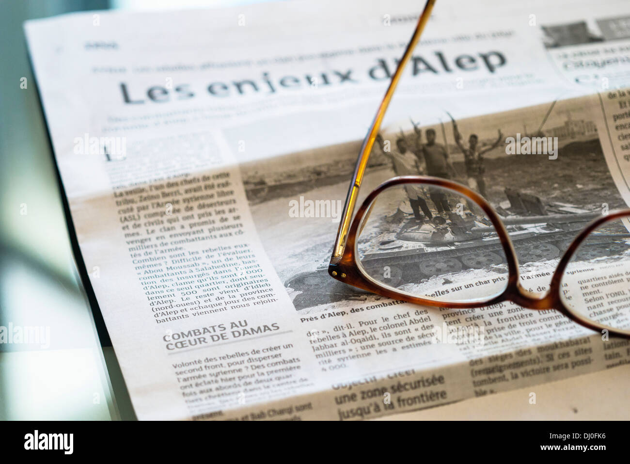 Eyeglasses on French daily newspaper Stock Photo - Alamy