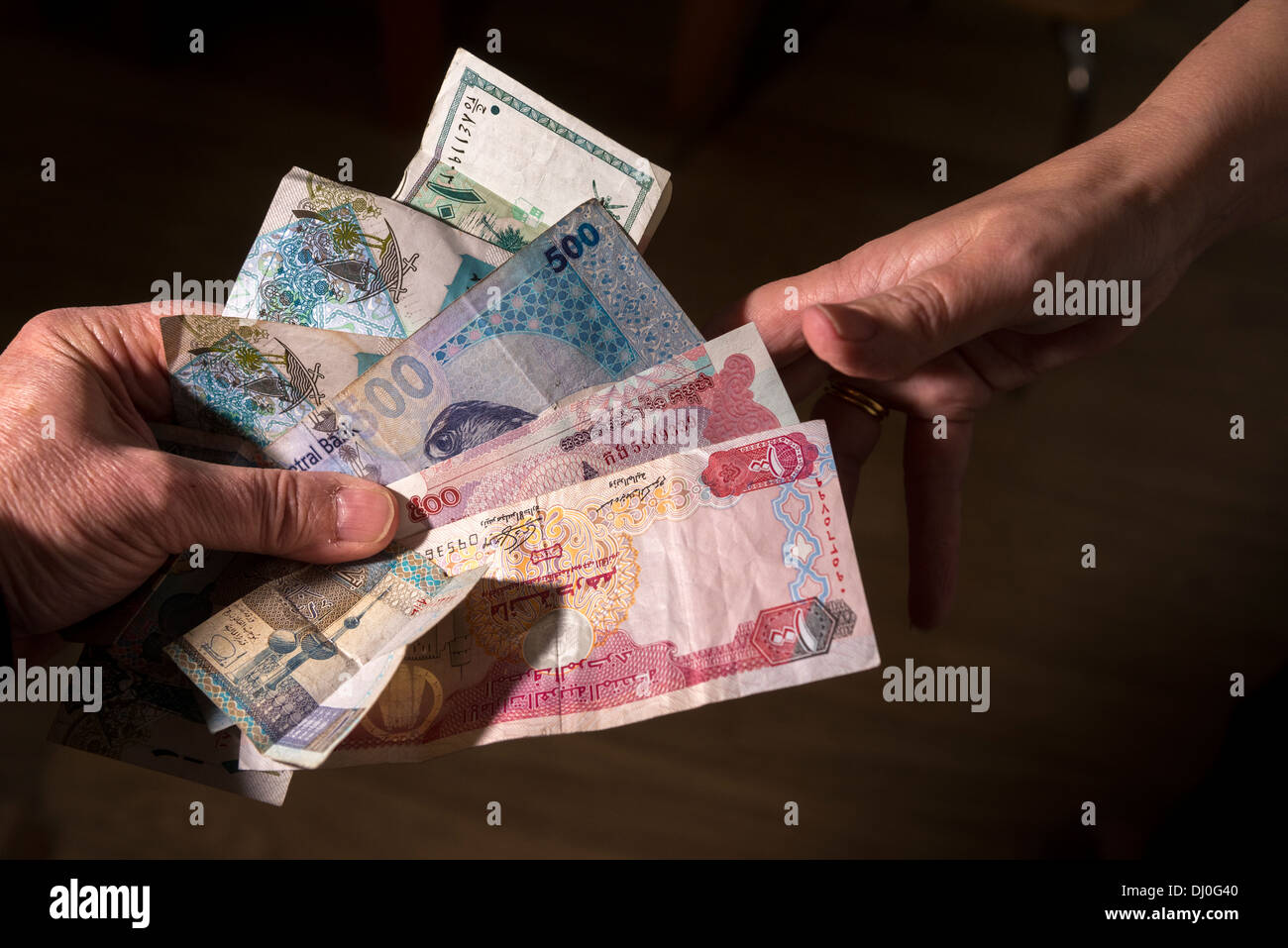 Cash changing hands hi-res stock photography and images - Alamy