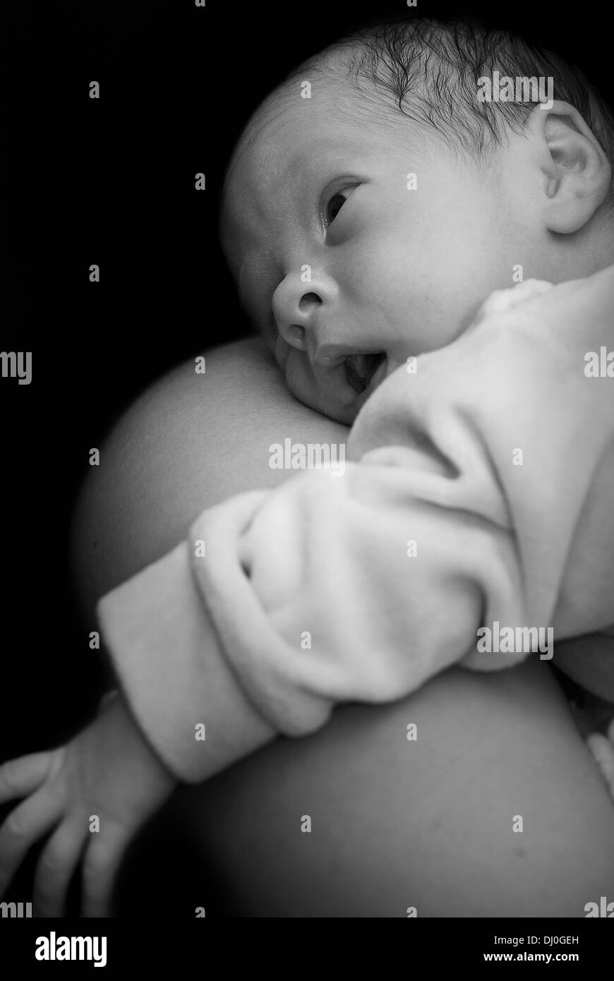 Newborn on mothers shoulder in black and white Stock Photo - Alamy