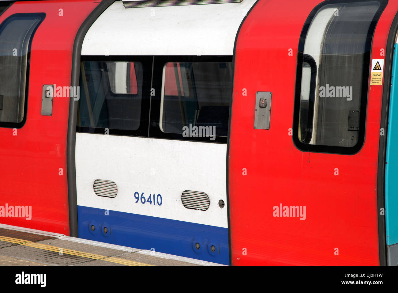 Jubilee line tube carriage hi-res stock photography and images - Alamy