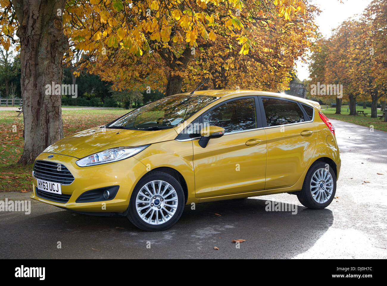 Yellow ford fiesta hi-res stock photography and images - Alamy
