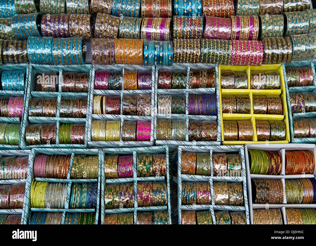 Bangle stall hi-res stock photography and images - Alamy