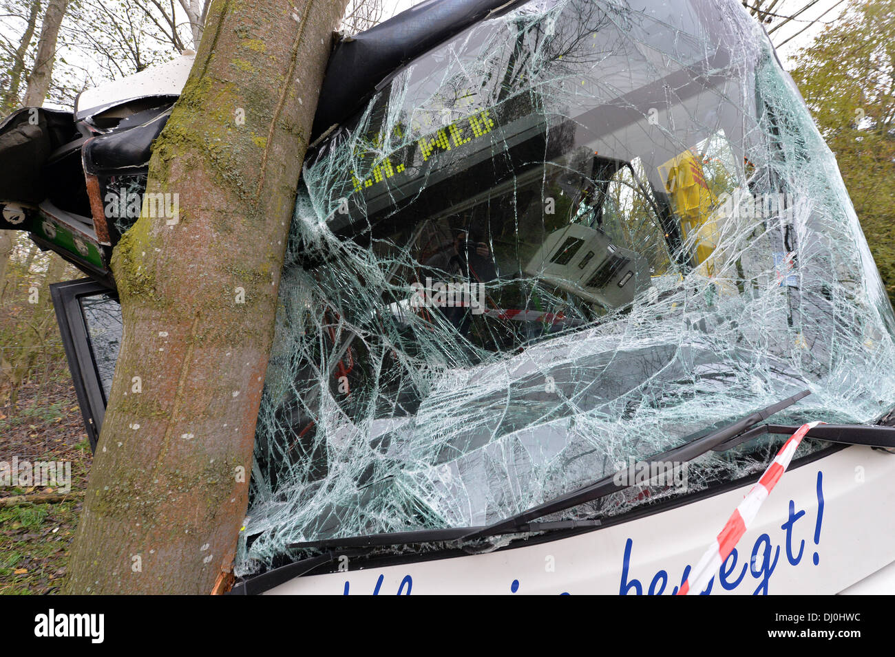 Vechta, Germany. 18th Nov, 2013. The school bus has hit a tree in an ...