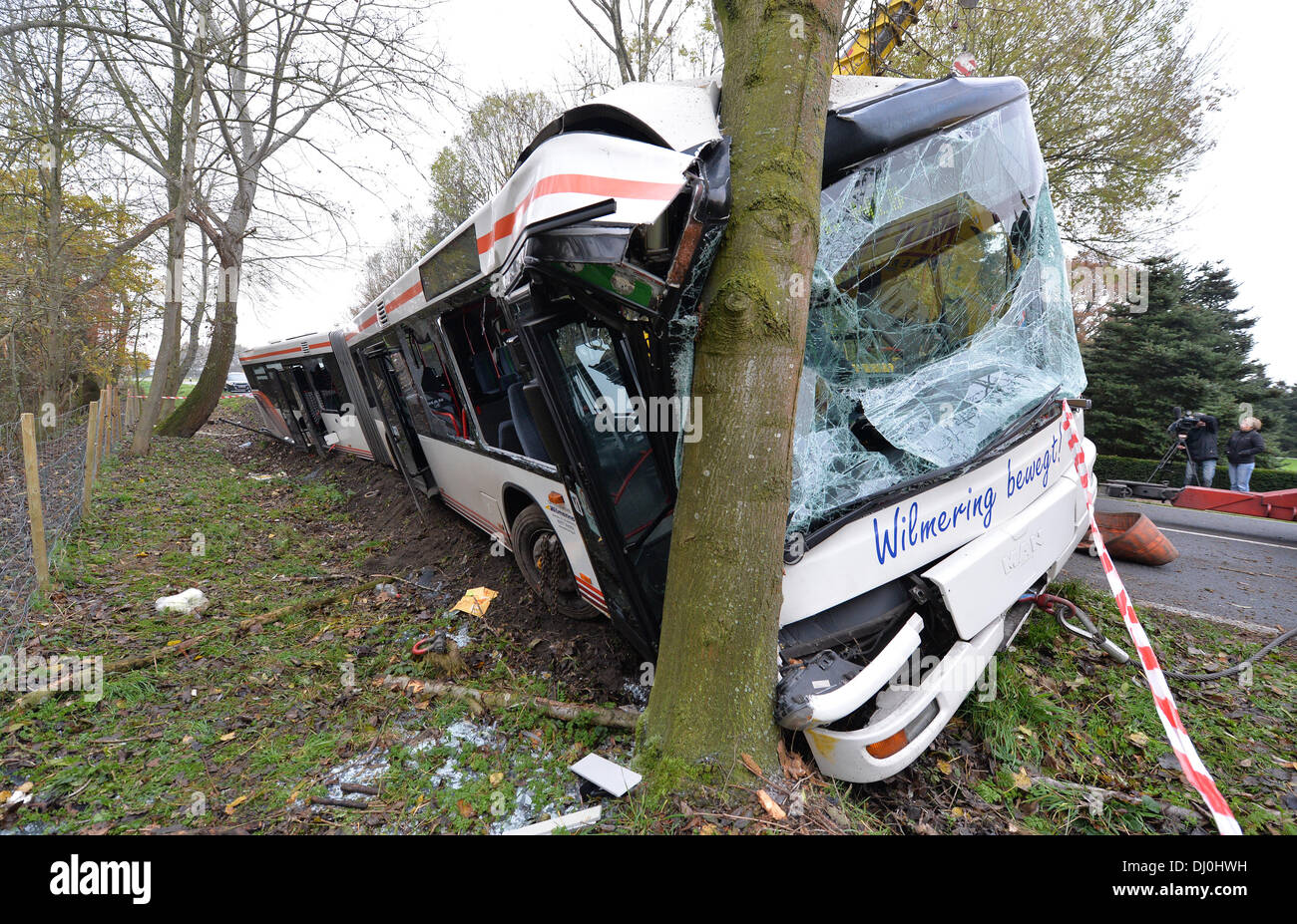 Vechta, Germany. 18th Nov, 2013. The school bus has hit a tree in an ...