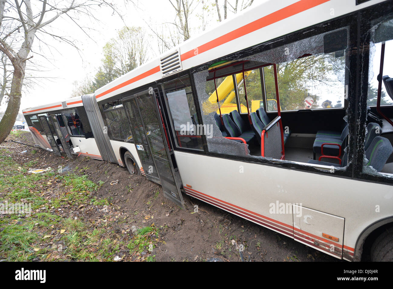 Vechta, Germany. 18th Nov, 2013. The school bus has hit a tree in an ...