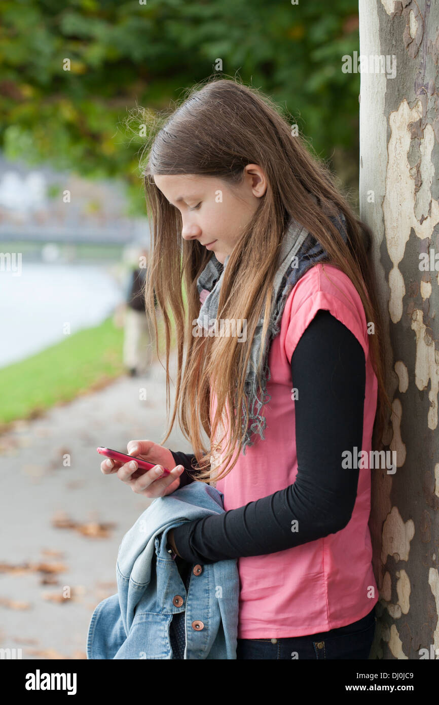 Waiting girl hi-res stock photography and images - Alamy