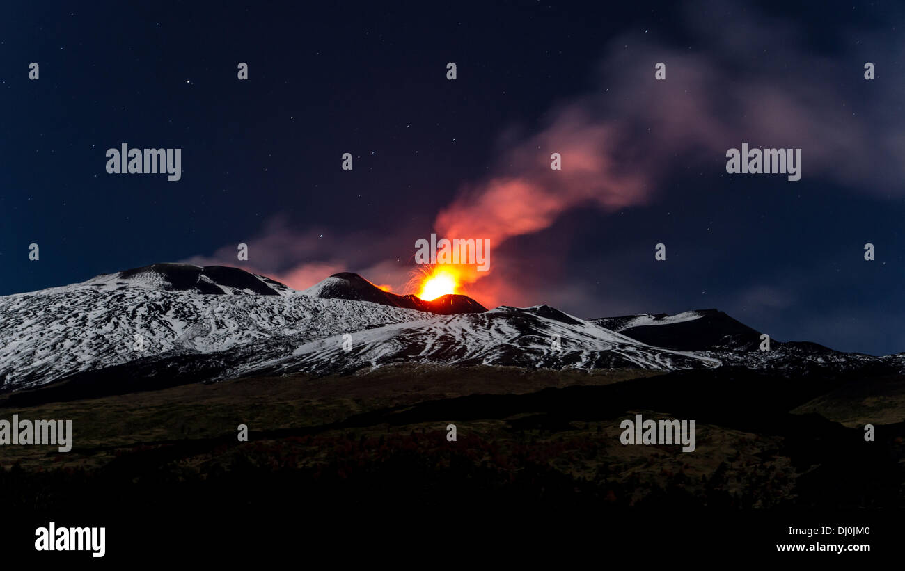 Sicily, Italy. 17th November 2013. Magnificent eruption of Mount Etna ...