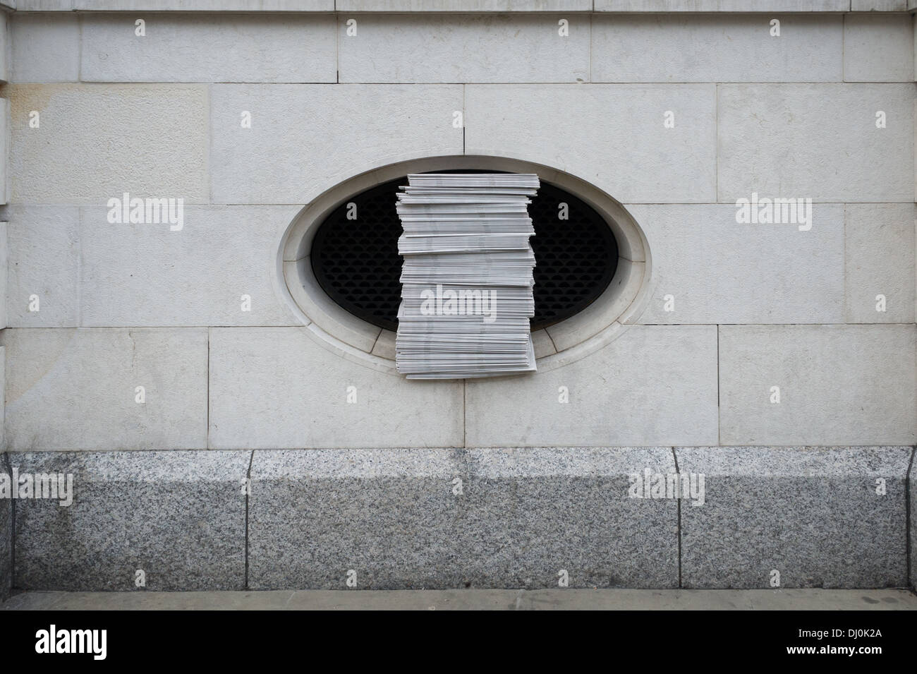 Wall newspapers hi-res stock photography and images - Alamy