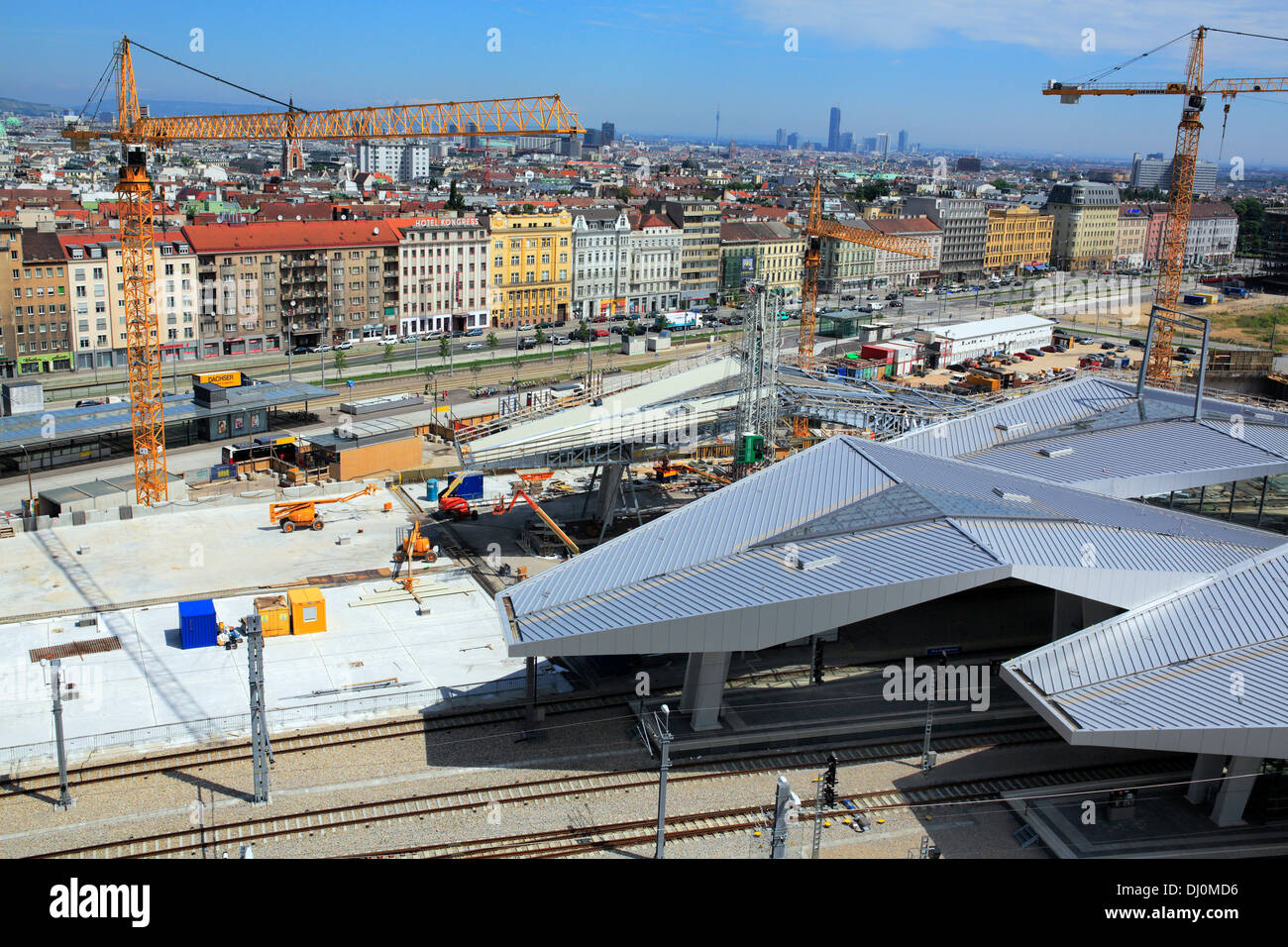 Train station roofs hi-res stock photography and images - Alamy