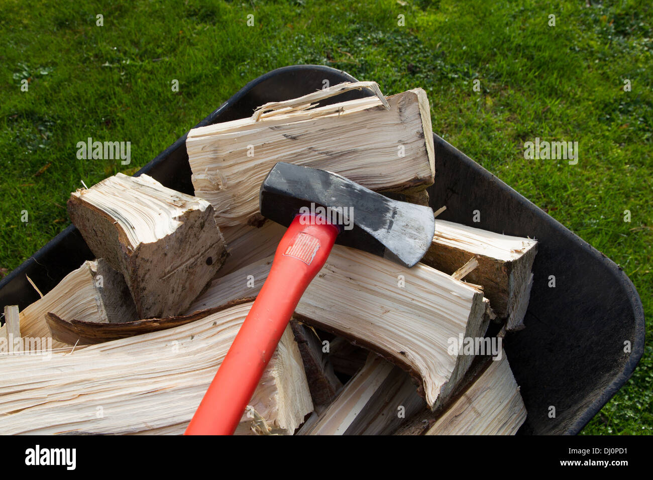 Log wheelbarrow wood hi-res stock photography and images - Alamy