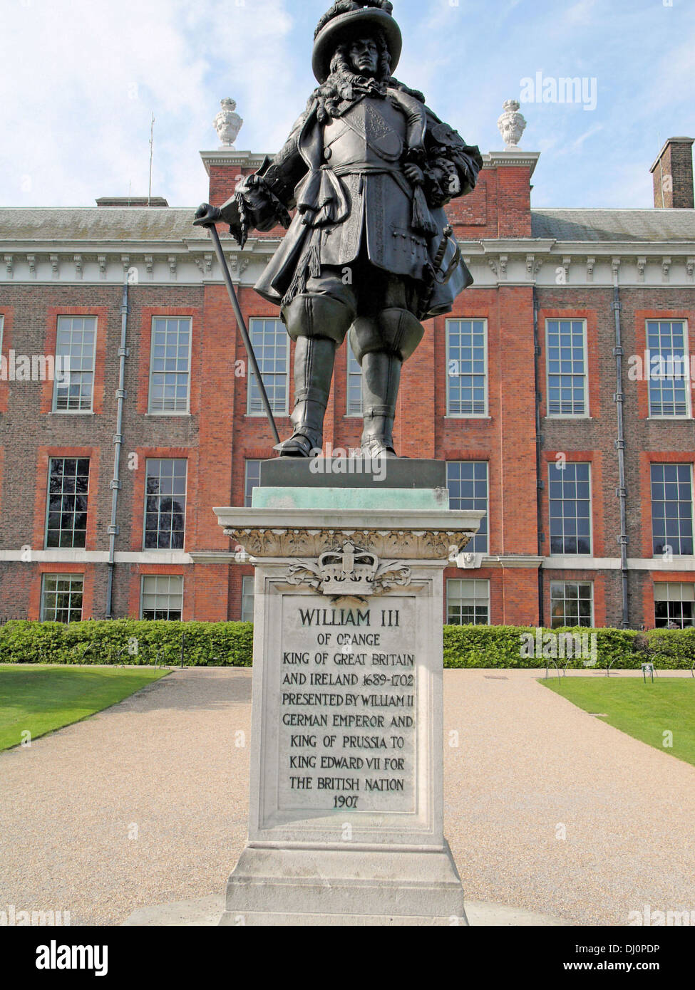 London statue of william iii hi-res stock photography and images - Alamy