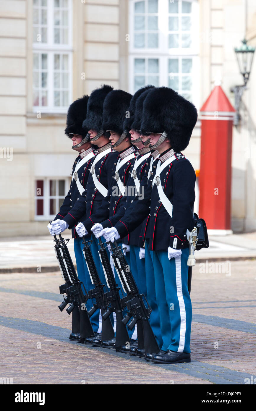Amalienborg palace danish royal family copenhagen denmark life guards soldiers hi-res stock ...