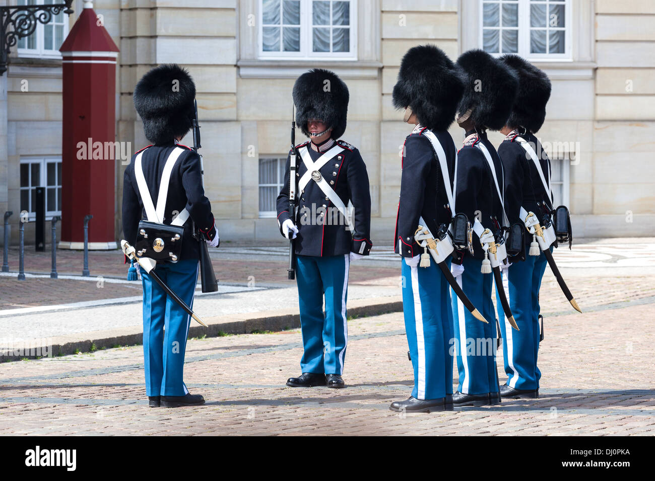 Amalienborg palace guard ceremony hi-res stock photography and images - Alamy