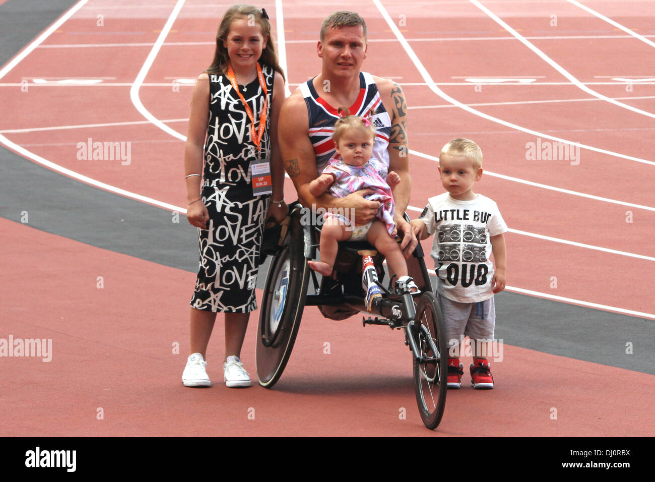 Paralympian david weir with his children l r ronie hi-res stock ...