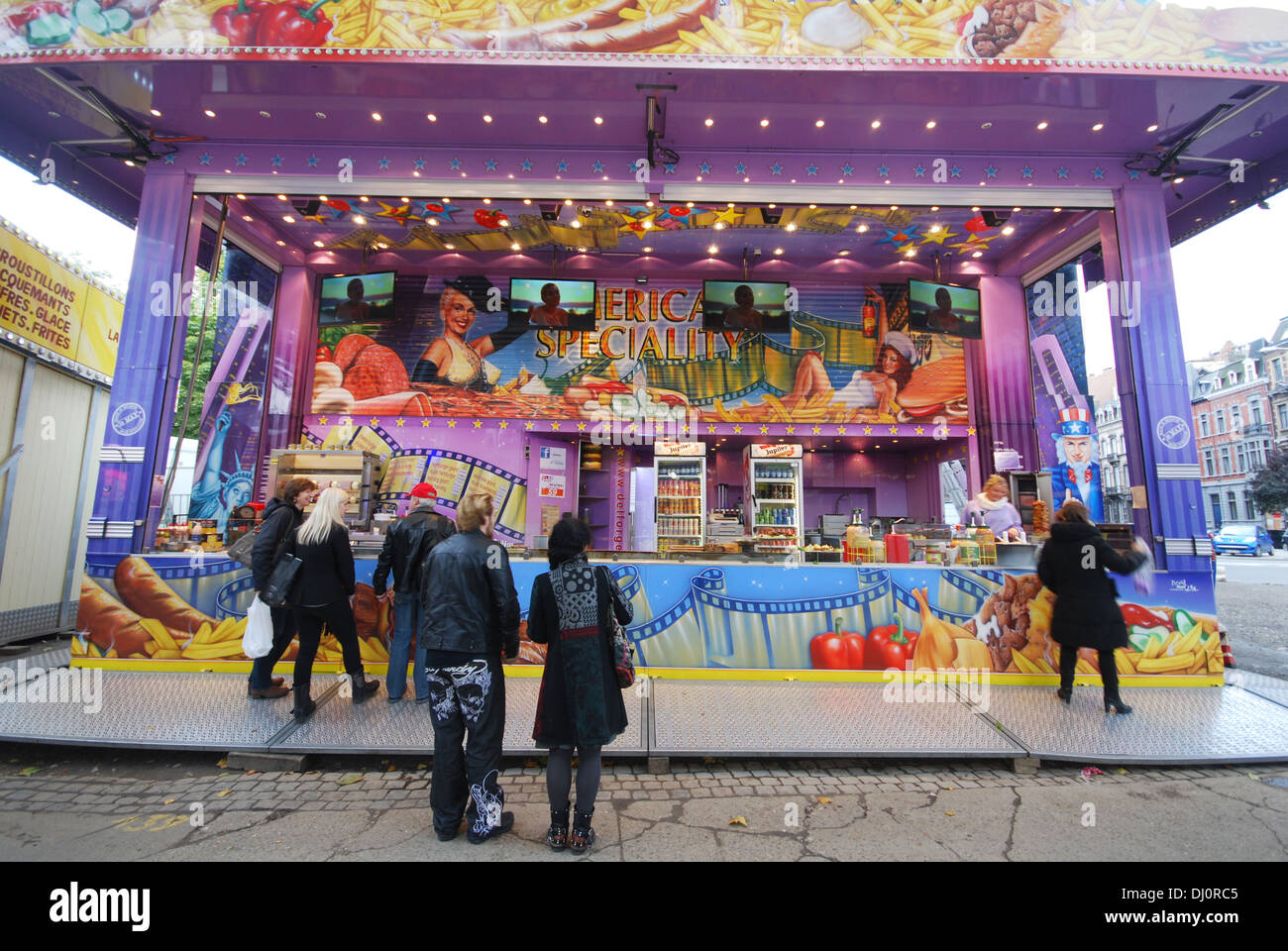 Funfair food stall hi-res stock photography and images - Alamy