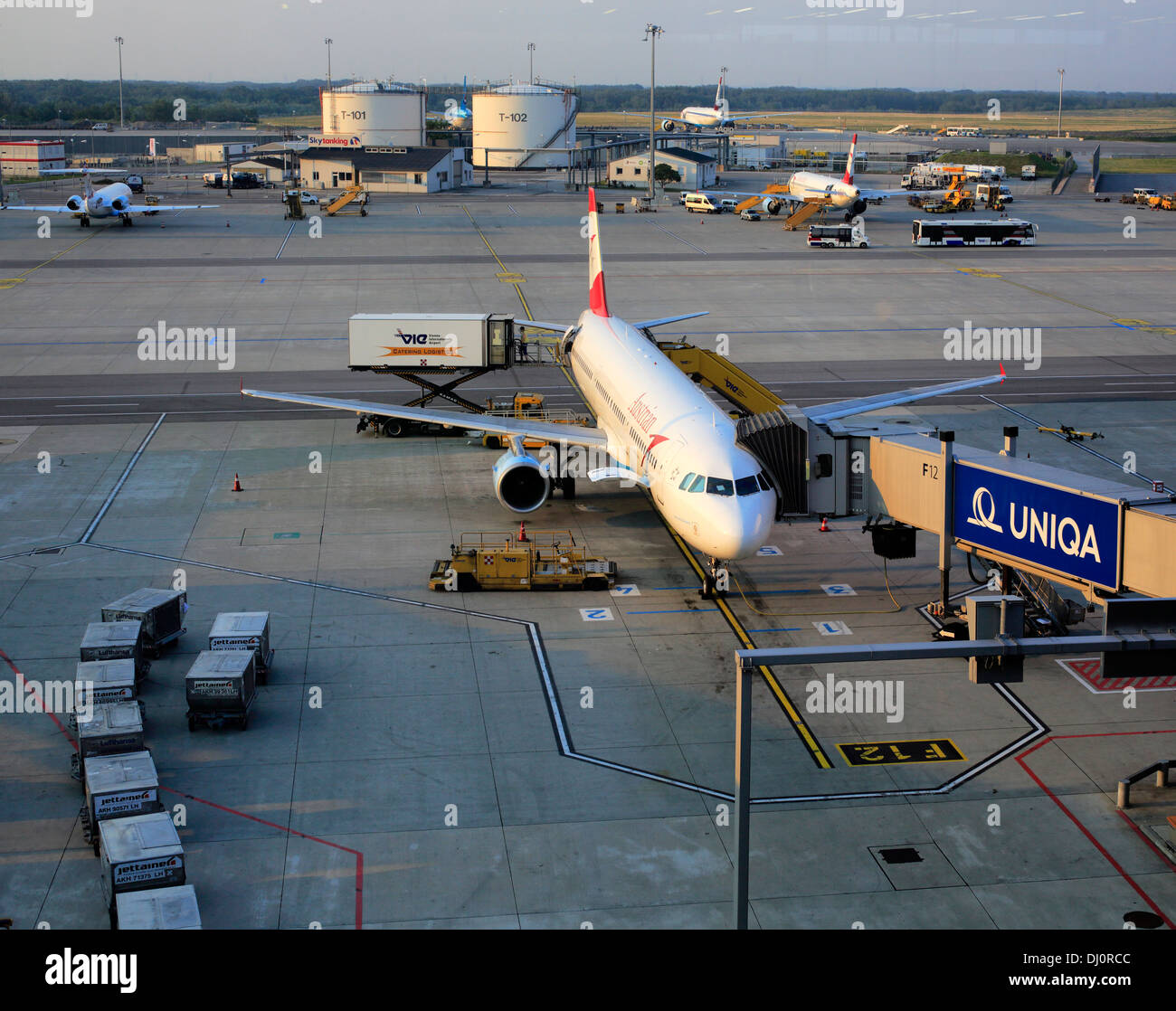 Vienna international airport hi-res stock photography and images - Alamy