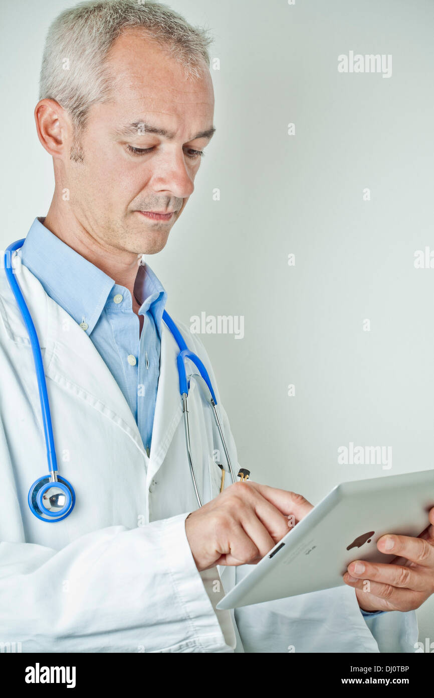 Doctor holding ipad hi-res stock photography and images - Alamy