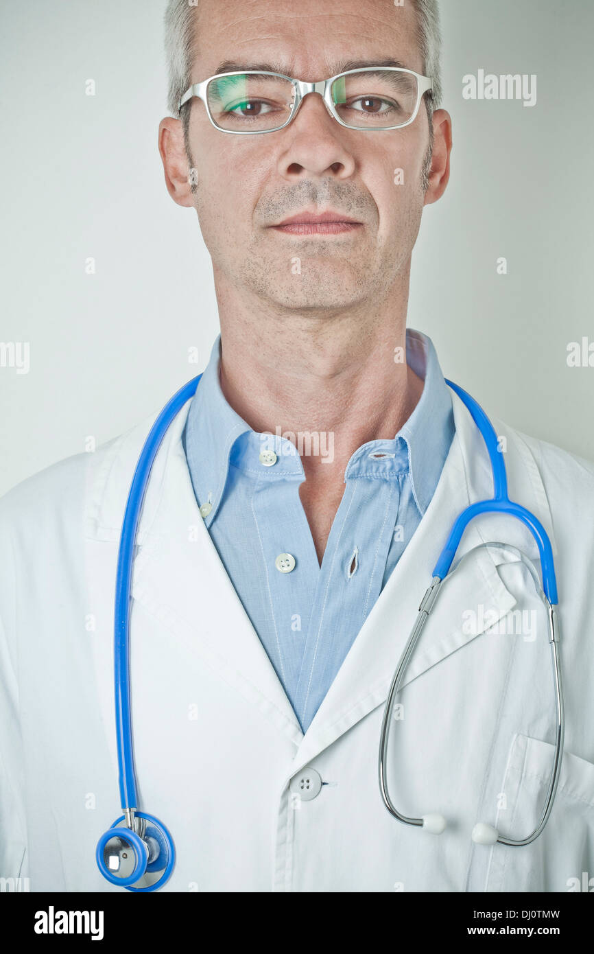Doctor portrait hi-res stock photography and images - Alamy