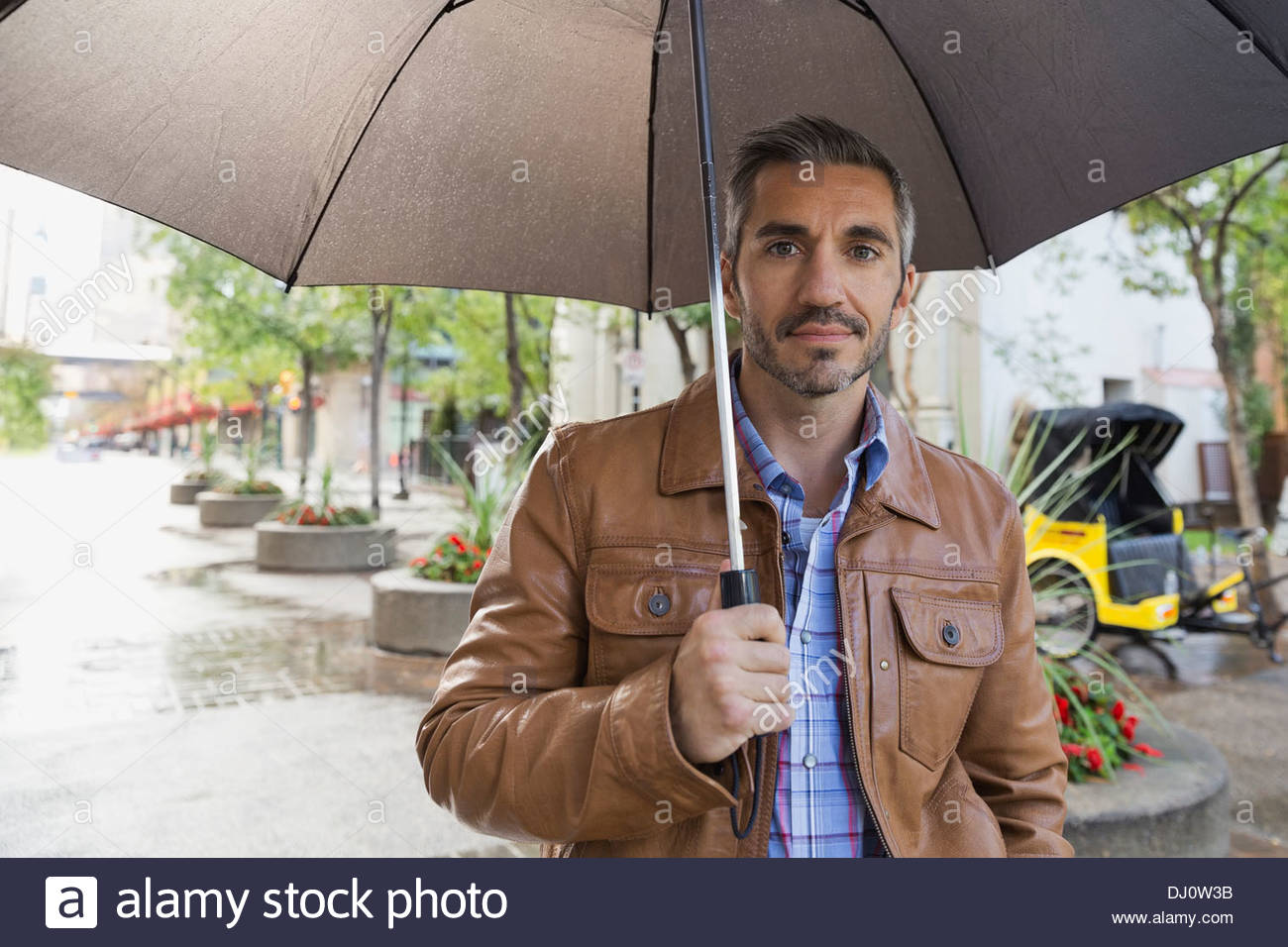 Man with umbrella hi-res stock photography and images - Alamy