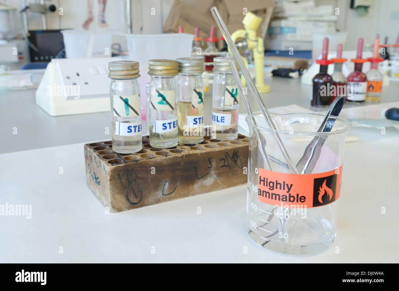 Autoclave chemistry laboratory hi-res stock photography and images - Alamy