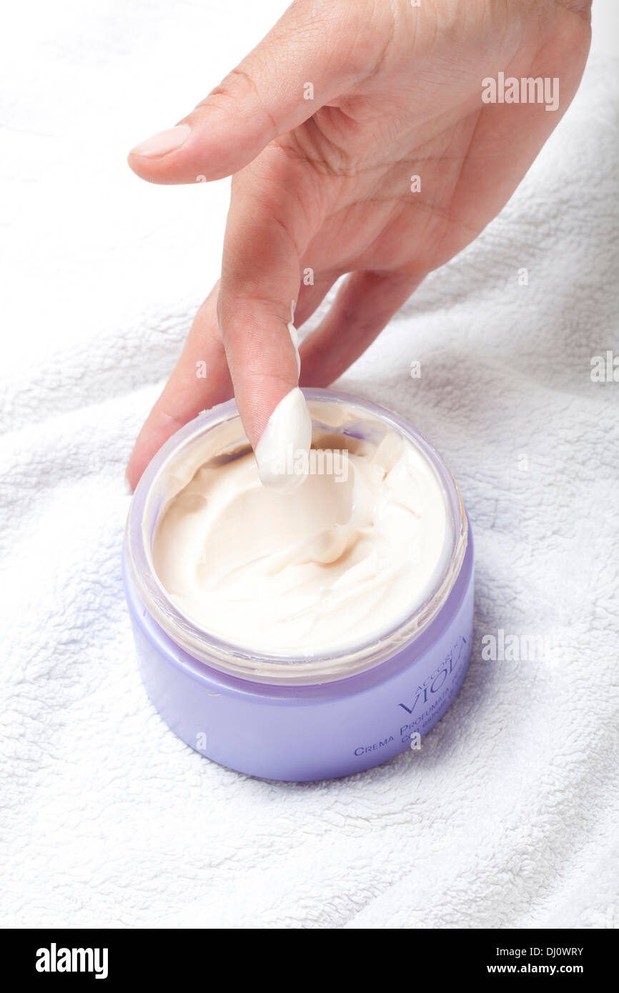 Smooth moisturizer hi-res stock photography and images - Alamy