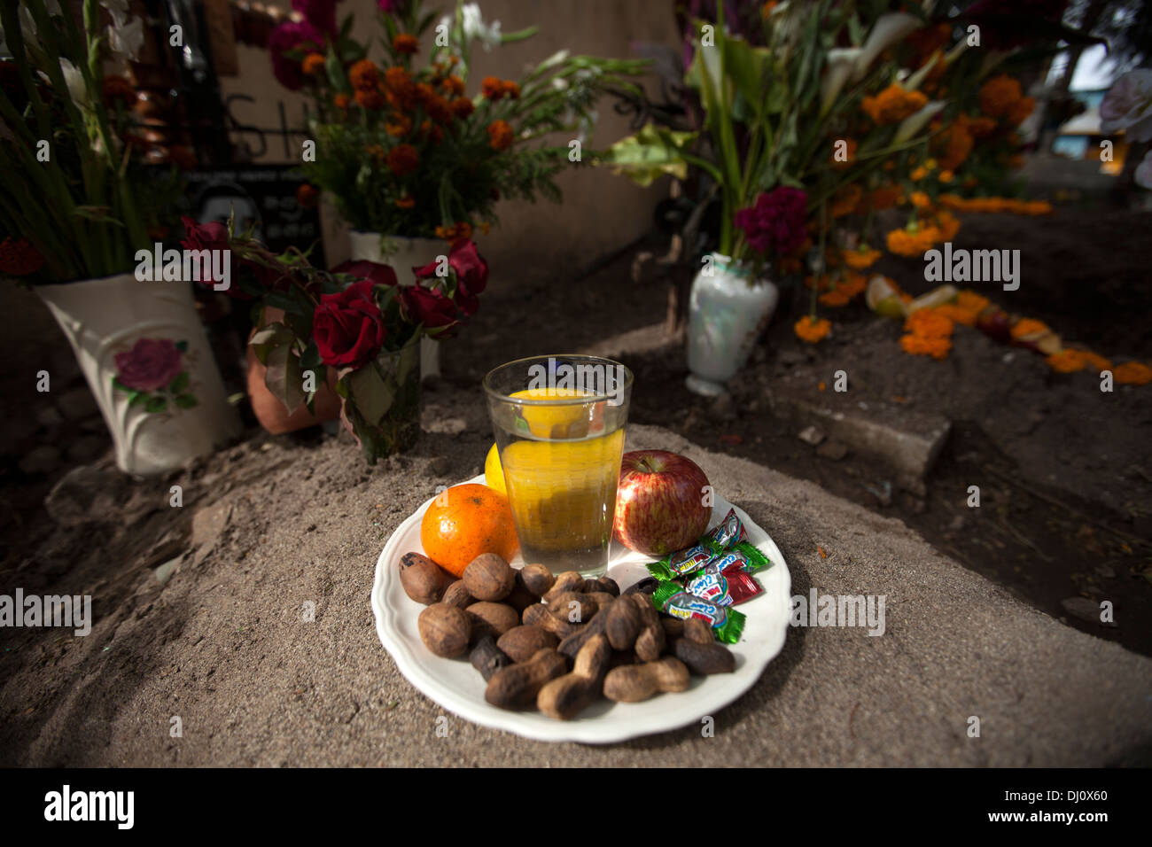 Food decorate a grave during Day of the Dead celebrations in Teotitlan ...
