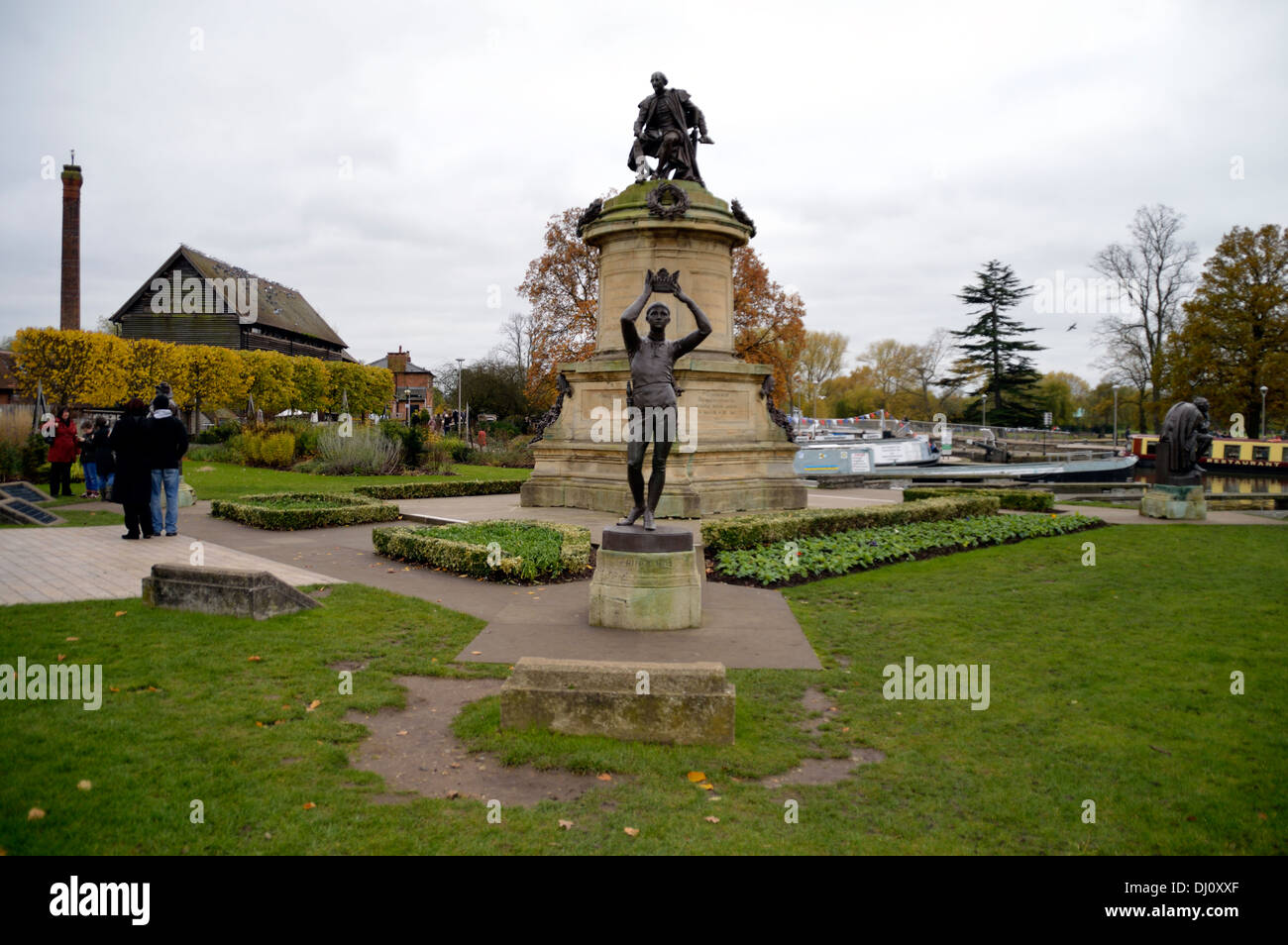 Shakespeare memorial stratford hi-res stock photography and images - Alamy