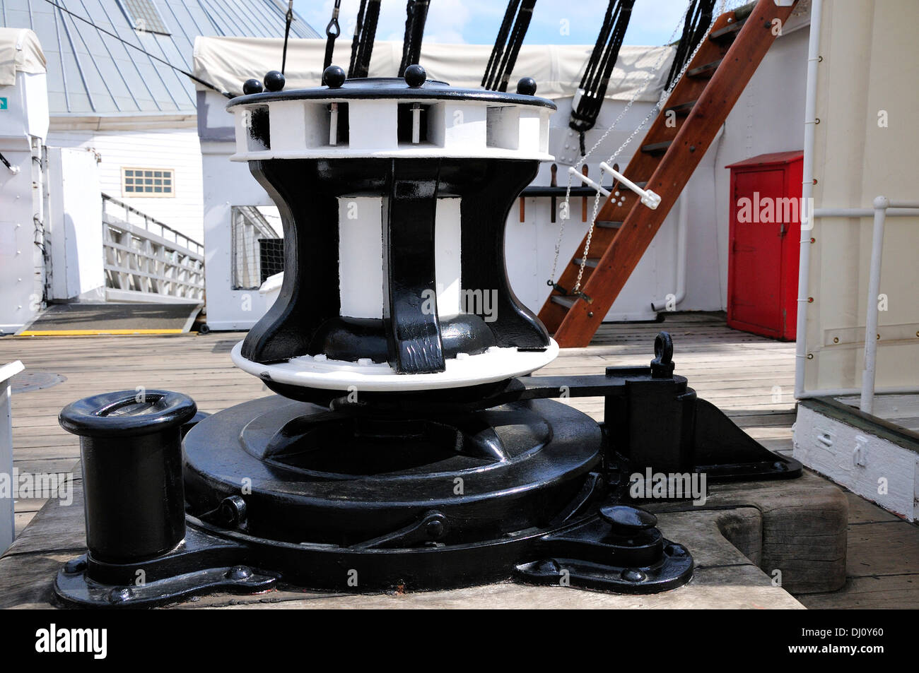 Ship capstan hi-res stock photography and images - Alamy