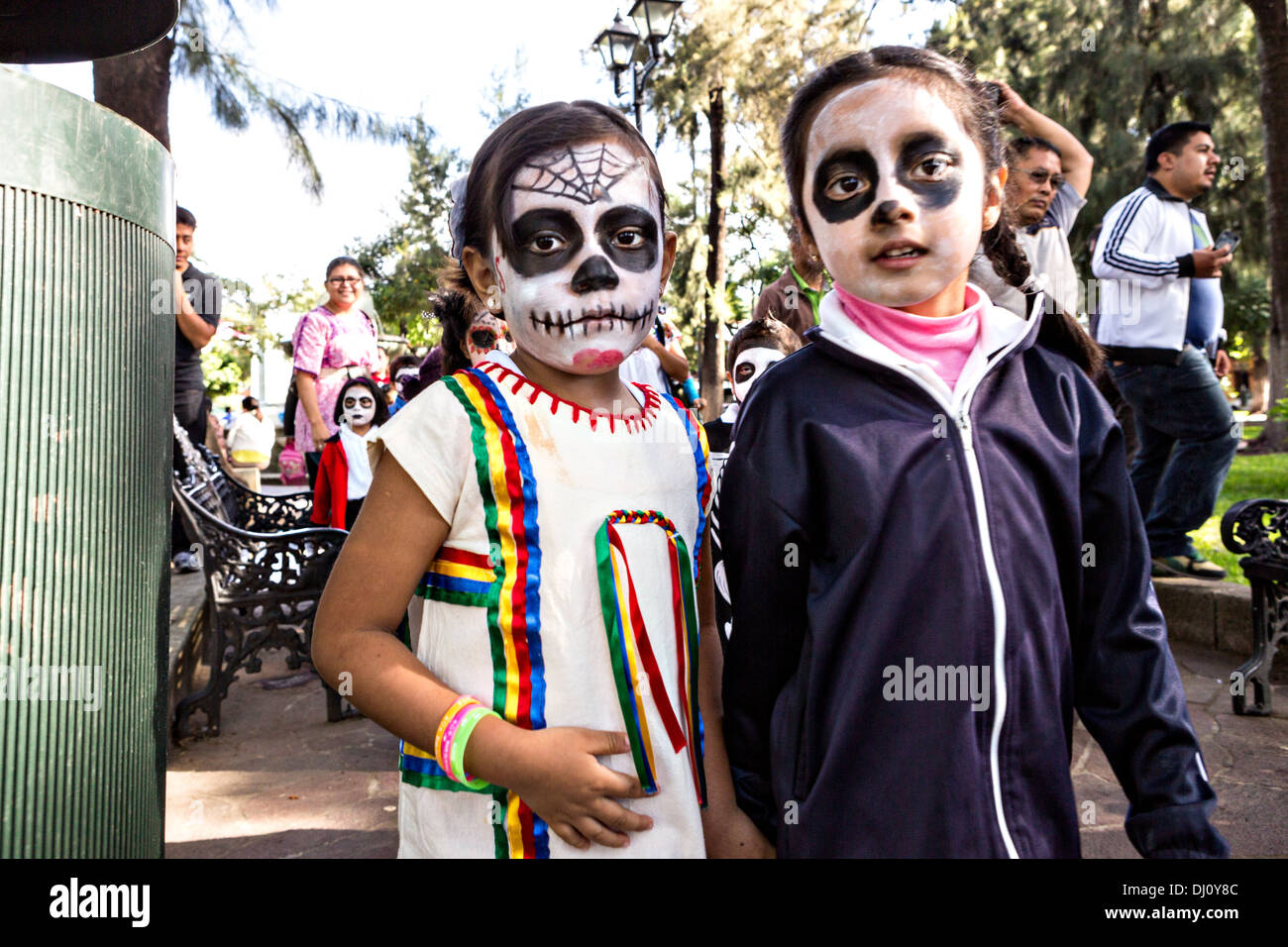 Dead children hi-res stock photography and images - Alamy