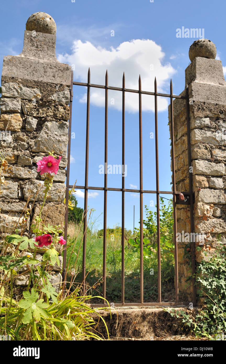 Old iron gate hi-res stock photography and images - Alamy
