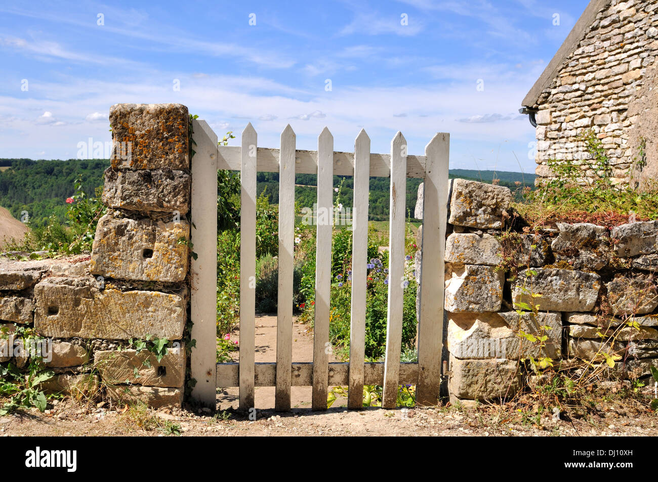 Rustic wooden gate hi-res stock photography and images - Alamy