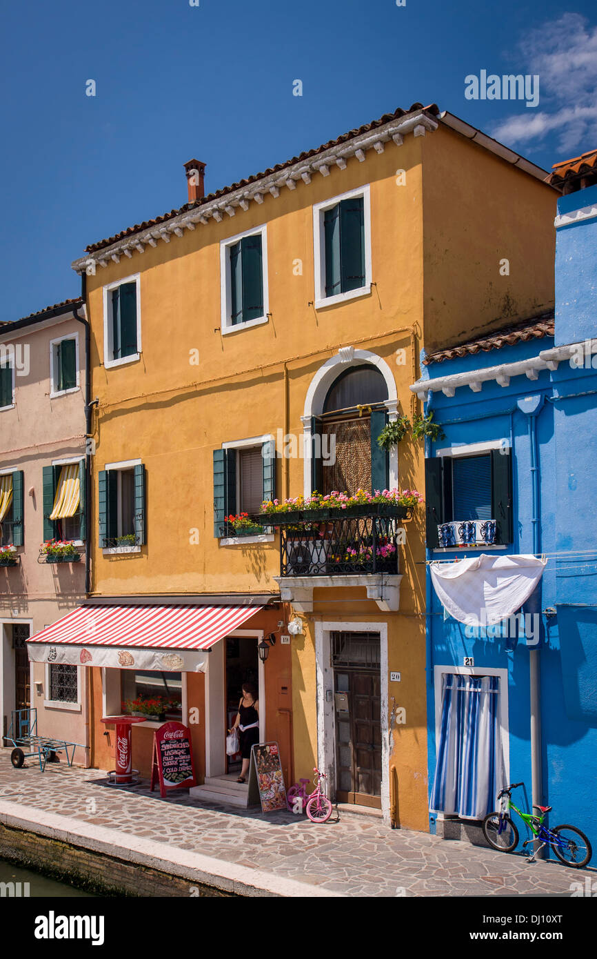 Colorful island buildings hi-res stock photography and images - Alamy