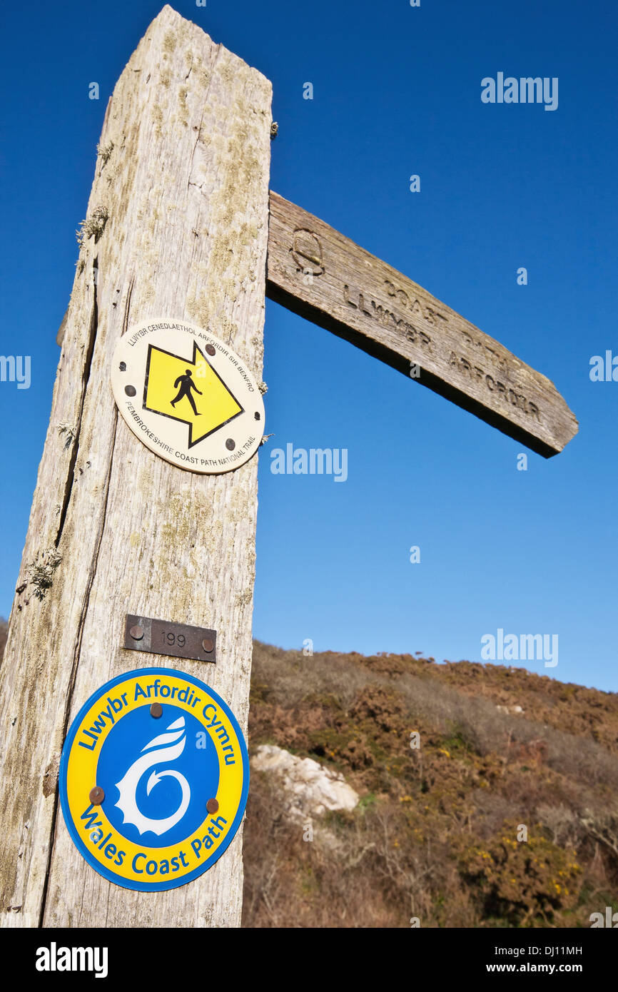 Bilingual walking signs wales hi-res stock photography and images - Alamy