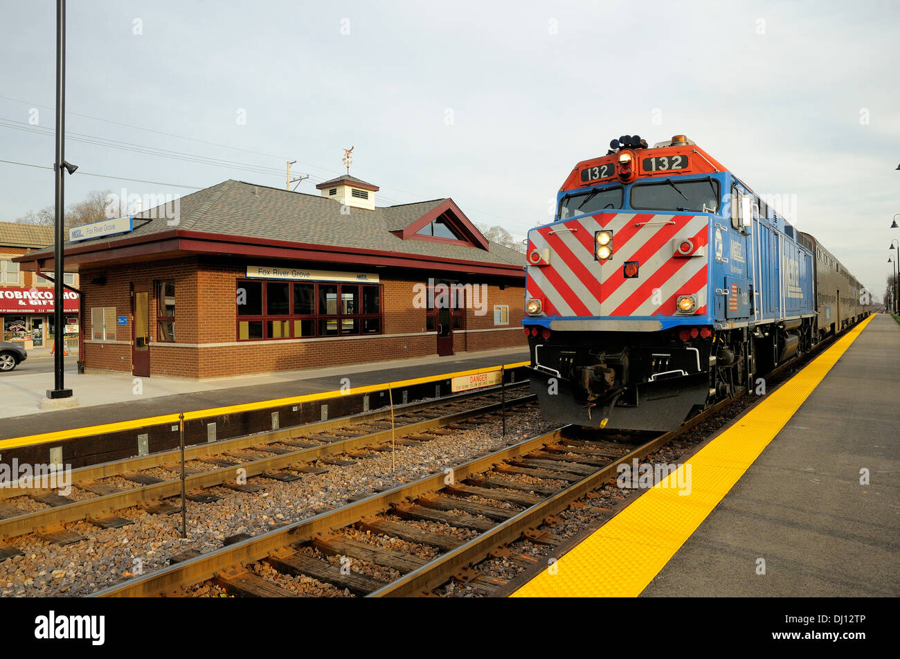 Suburban commuter train approaching station Stock Photo - Alamy