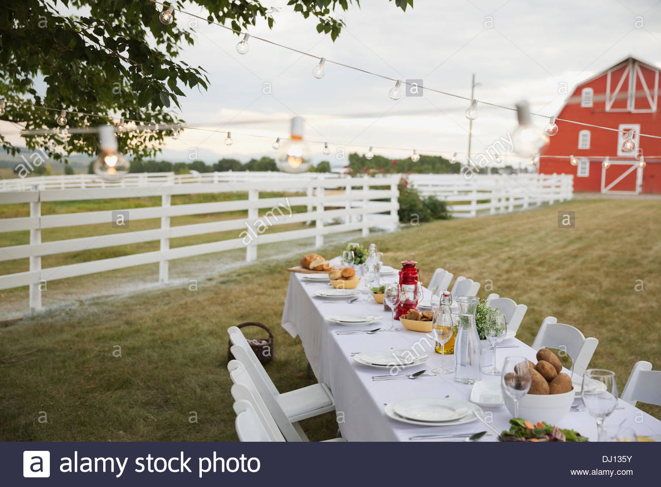 Empty Dining Table Stock Photos & Empty Dining Table Stock Images - Alamy