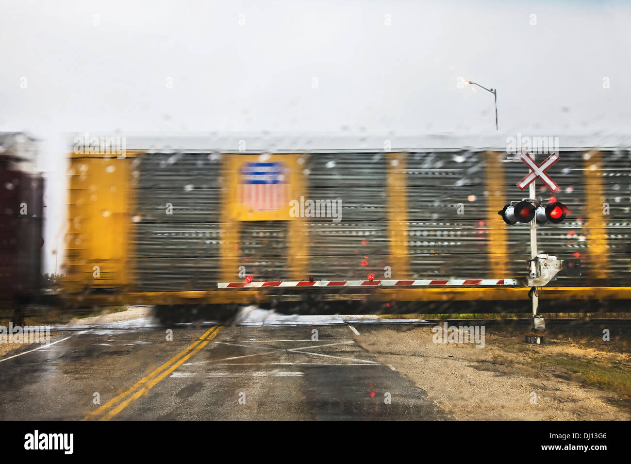 Railroad crossing image hi-res stock photography and images - Alamy