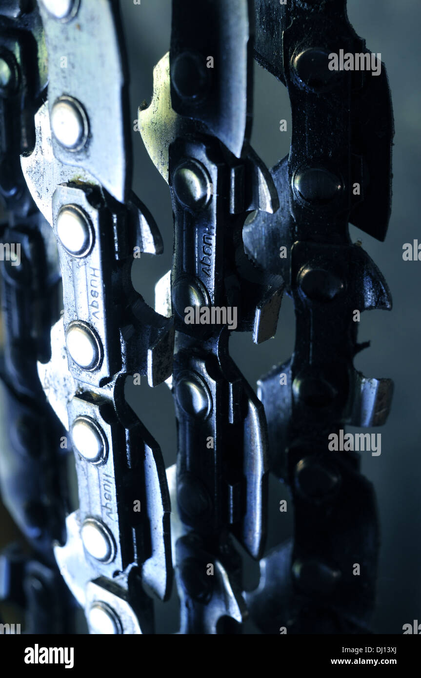 Chain chainsaw detail Stock Photo - Alamy