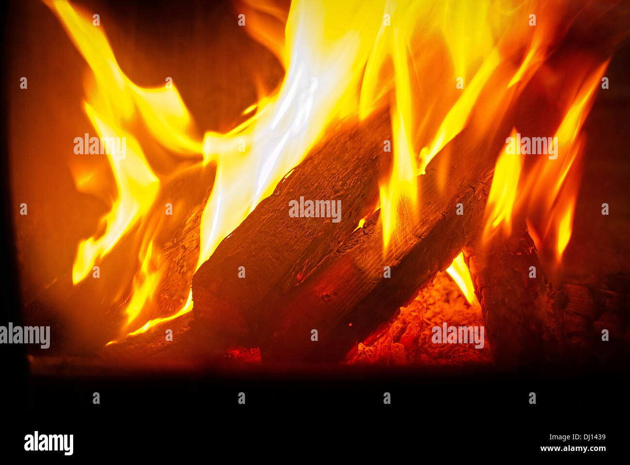 Warm orange fire burning timber hi-res stock photography and images - Alamy