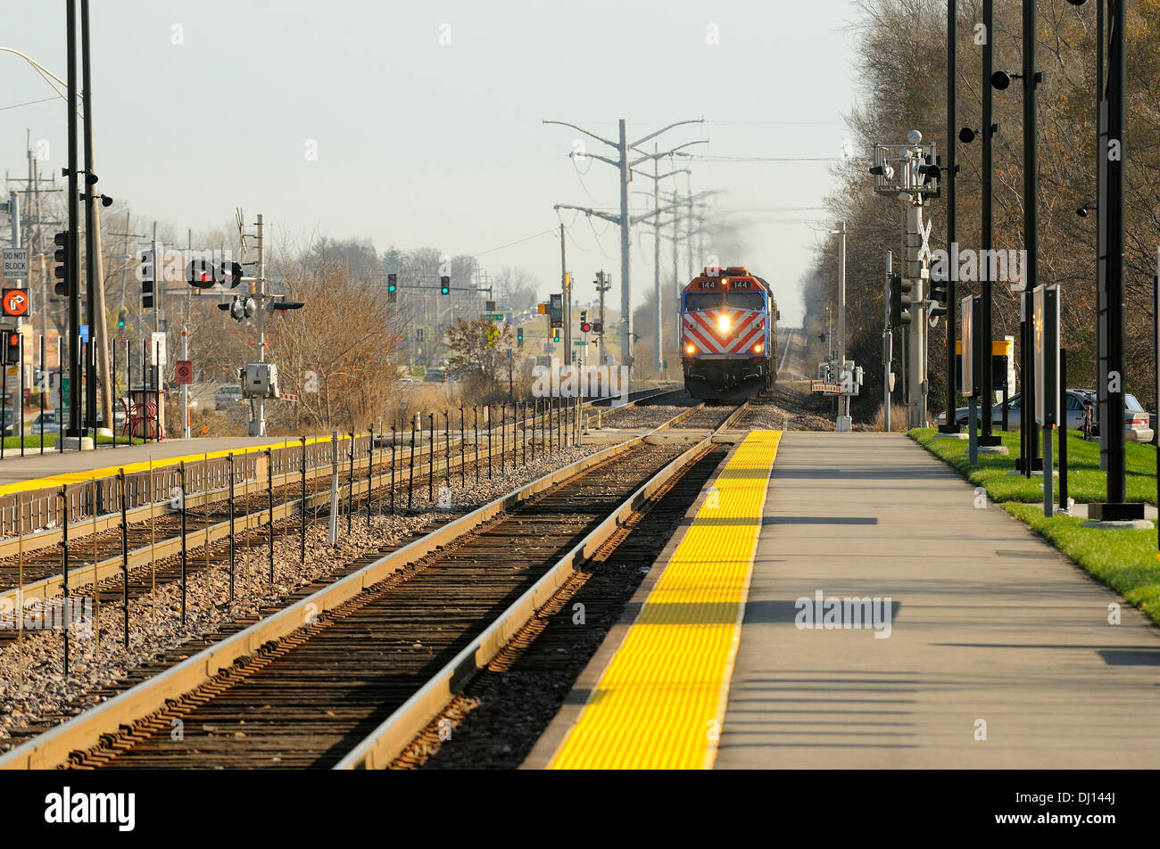 Suburban commuter train hi-res stock photography and images - Alamy