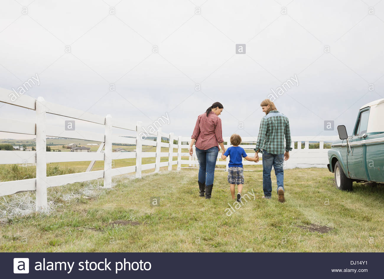 Family walking on farm hi-res stock photography and images - Alamy
