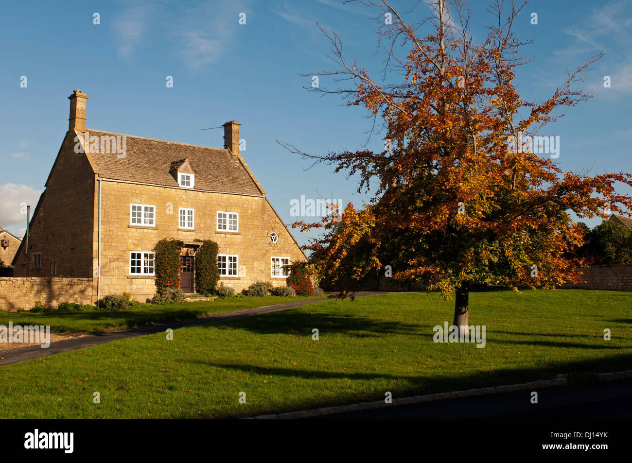 Willersey village in autumn, Gloucestershire, England, UK Stock Photo ...