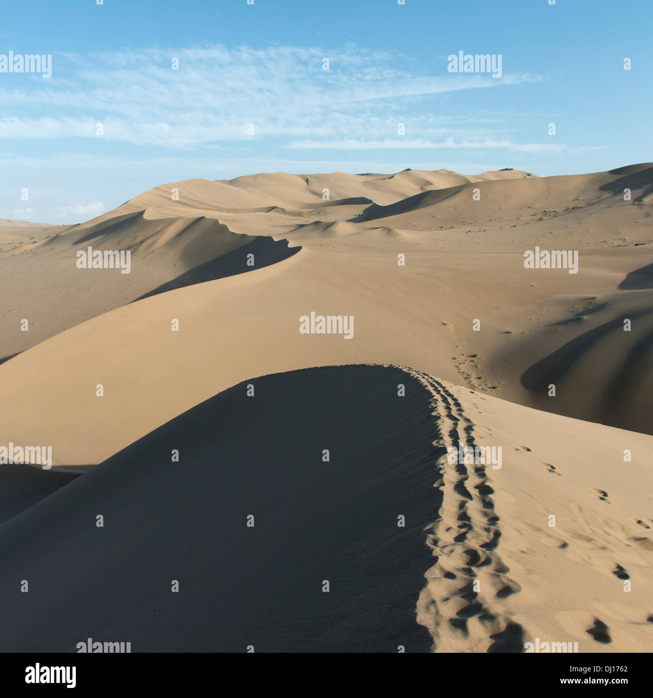Desert Landscape Of Sand Slopes And Ridges Stock Photo - Alamy