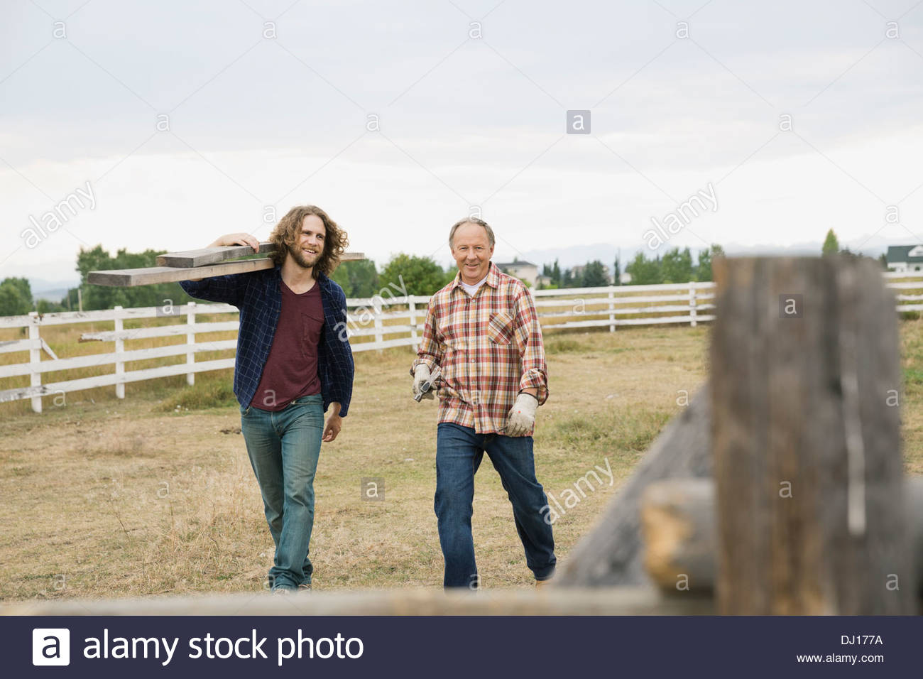 Hammer work fence hi-res stock photography and images - Alamy